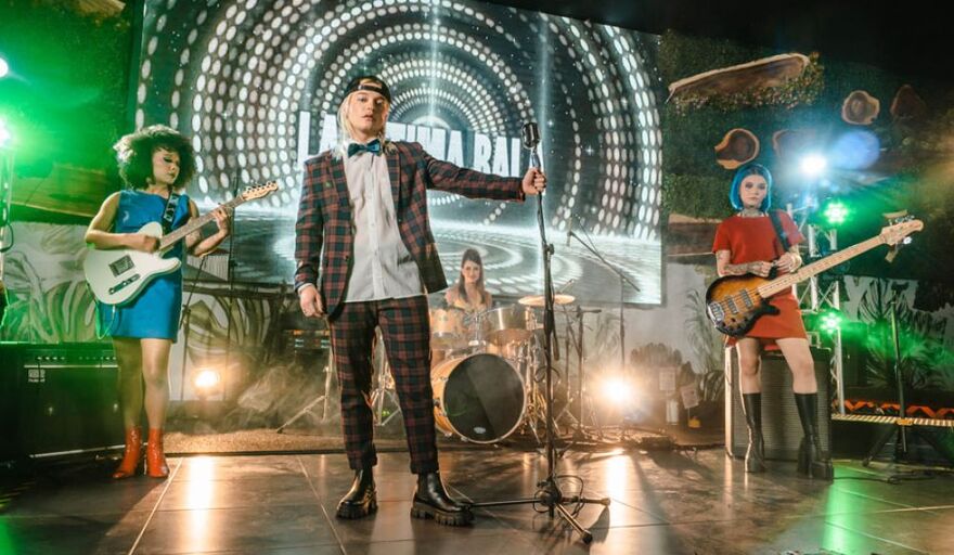 De Colombia con amor: Mayppel sorprende con su homenaje al rock en ...